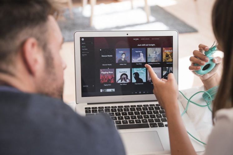 Ciptakan Kembali Listening Party Secara Virtual dengan Spotify Group ...