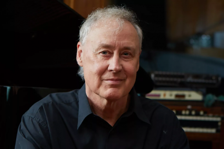 Bruce Hornsby dan Danielle Haim Berkolaborasi dalam Single dan Video ...